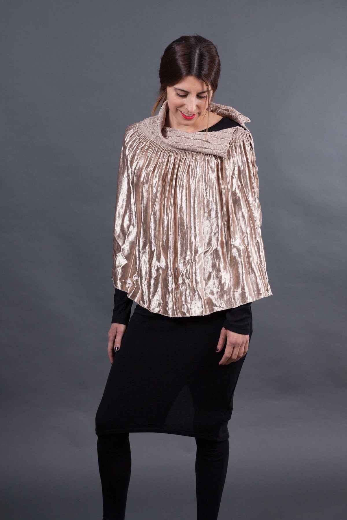 Capa de Fiesta Plisada – MR Complements